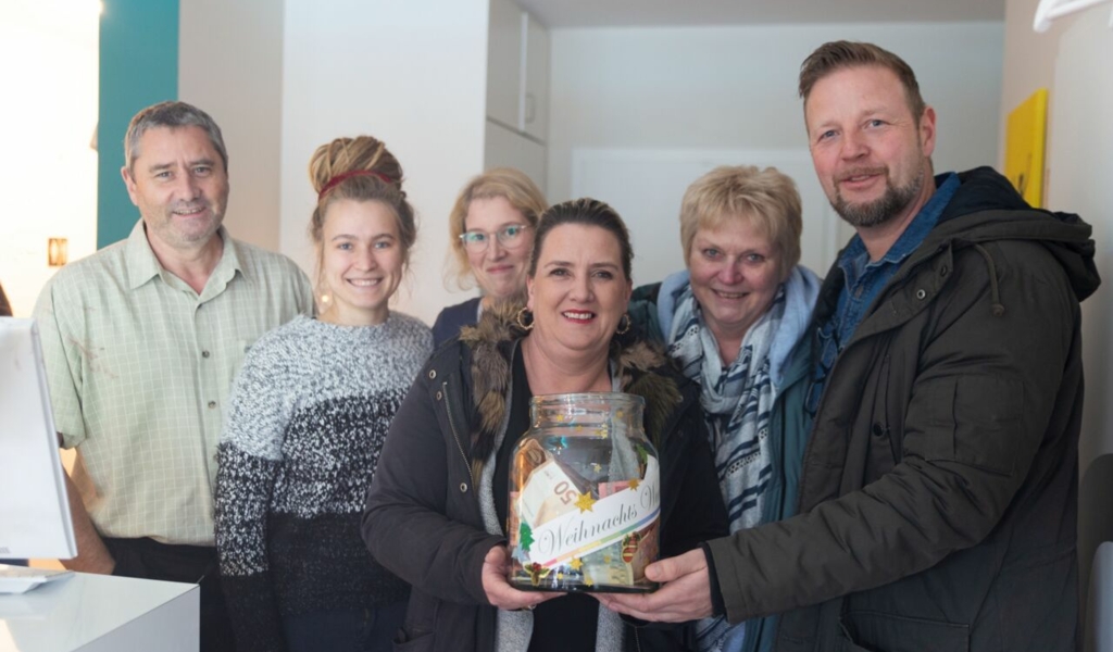 Kirchhellener Therapiezentrum knetet für guten Zweck ~ lebensart-regional.de